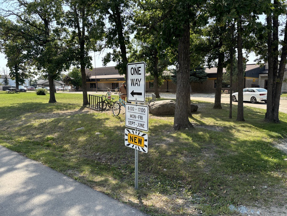 New one-way traffic flow at Mitchell Elementary begins today ...