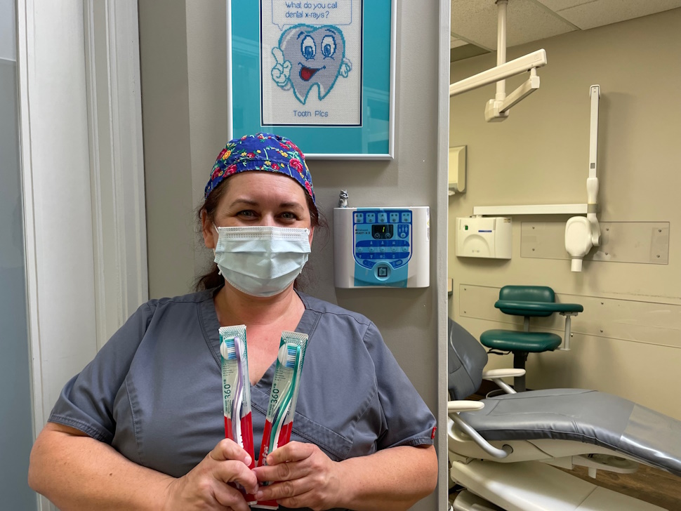 Dental hygienist says you might be brushing with a moldy toothbrush ...