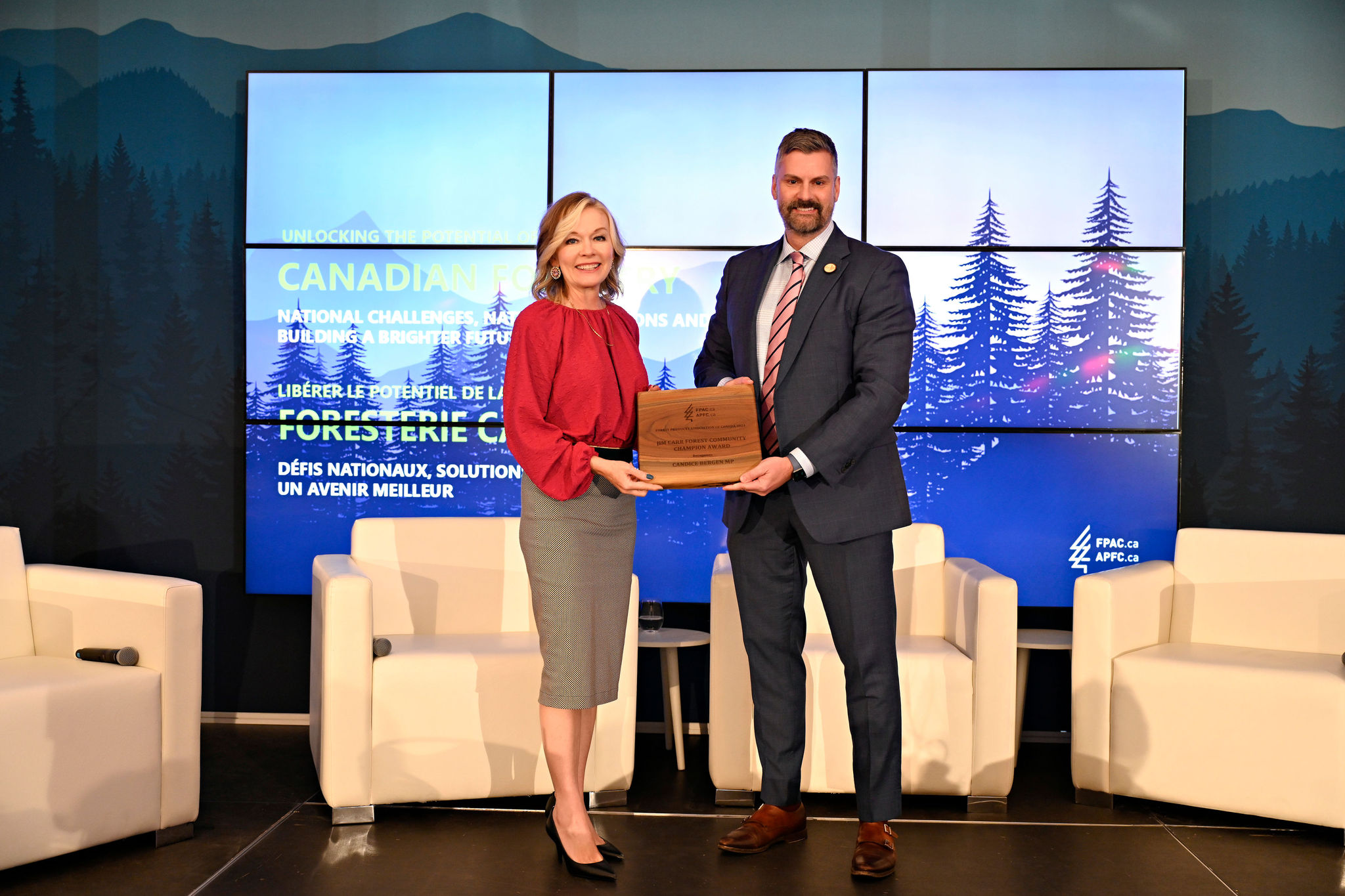 Former MP Candice Bergen honoured with Community Champion Award ...