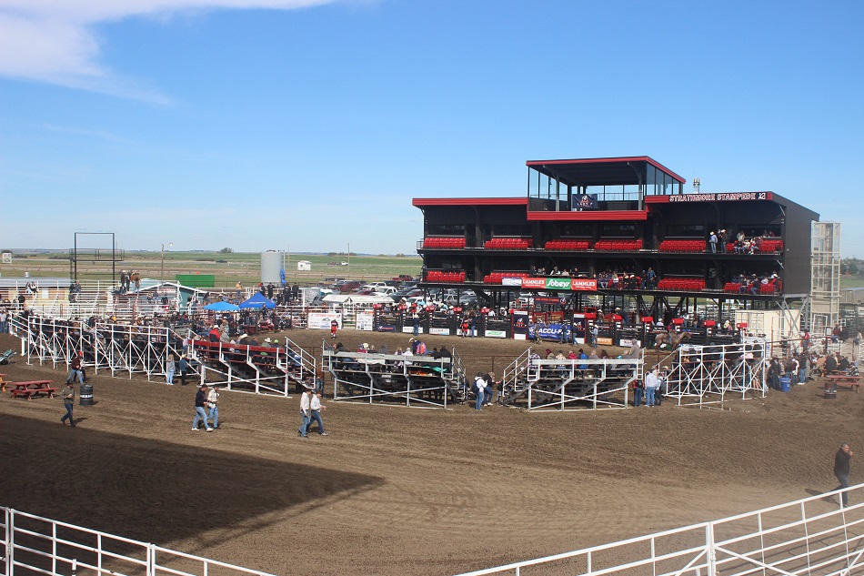 Gallery: bull riding competition crowns the 'Last Cowboy Standing ...