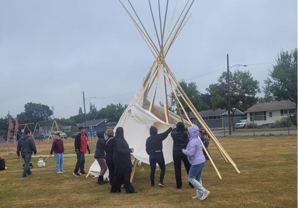 Westberry School erects tipi as educational and cultural space ...