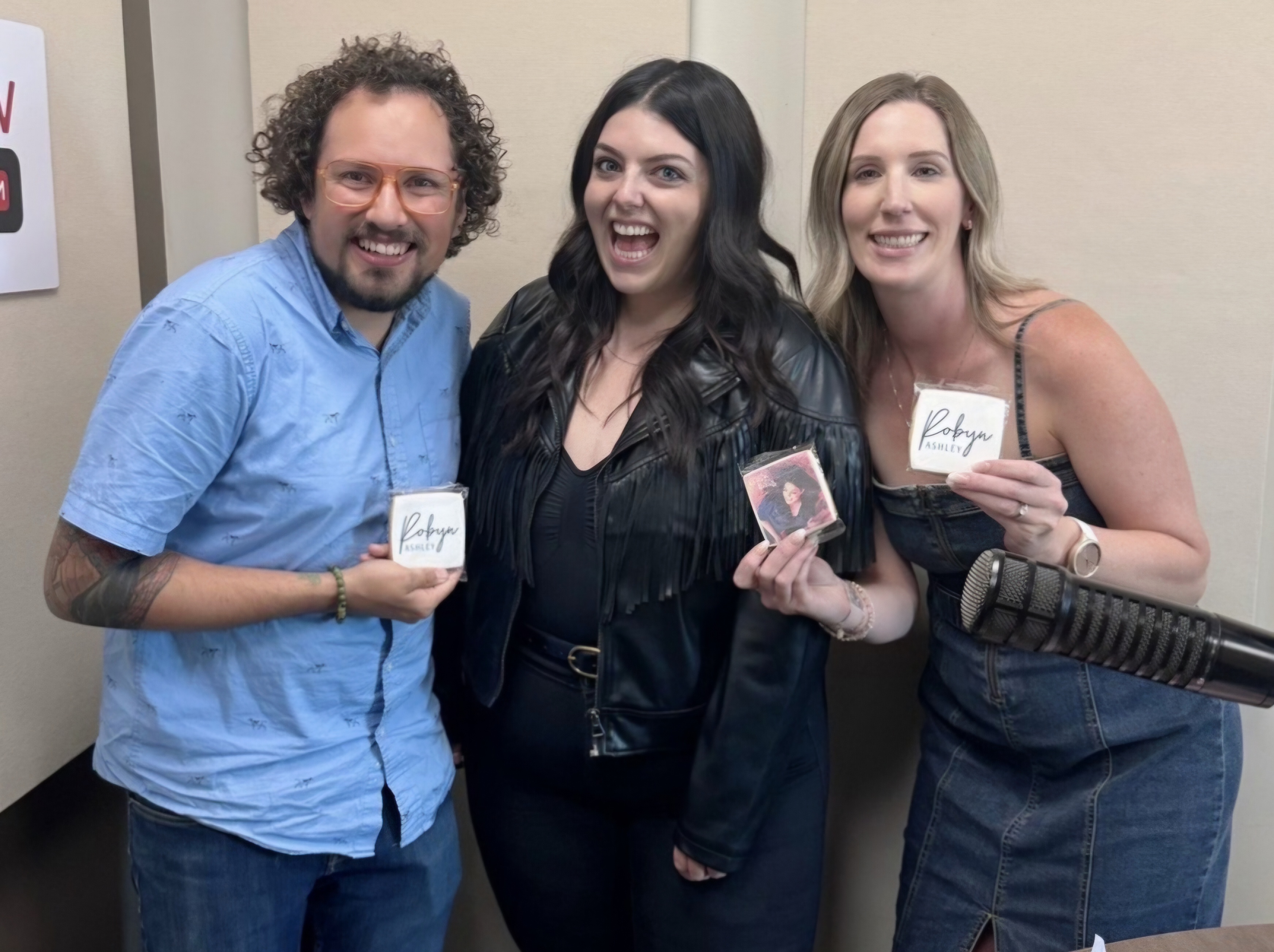 Singer/songwriter Robyn Ashley brings her ‘Sparkle Rock’ to Cochrane ...