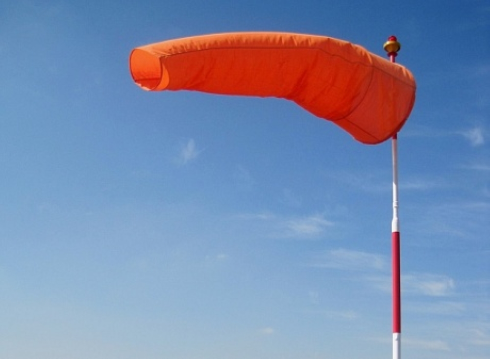 Harsh gales blow into the southeast as wind warning issued ...