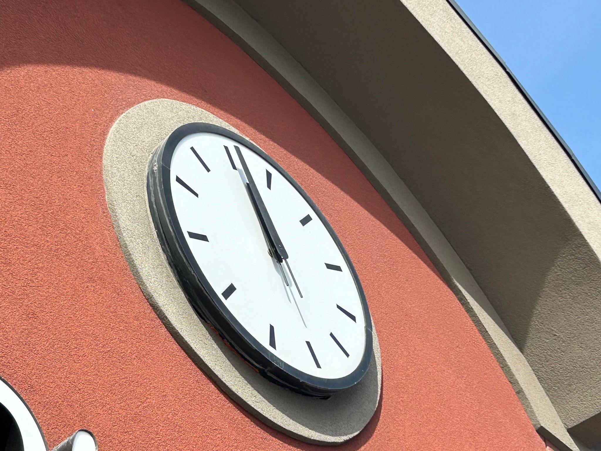 Clocks take a step backward this weekend - DiscoverAirdrie.com - Local ...