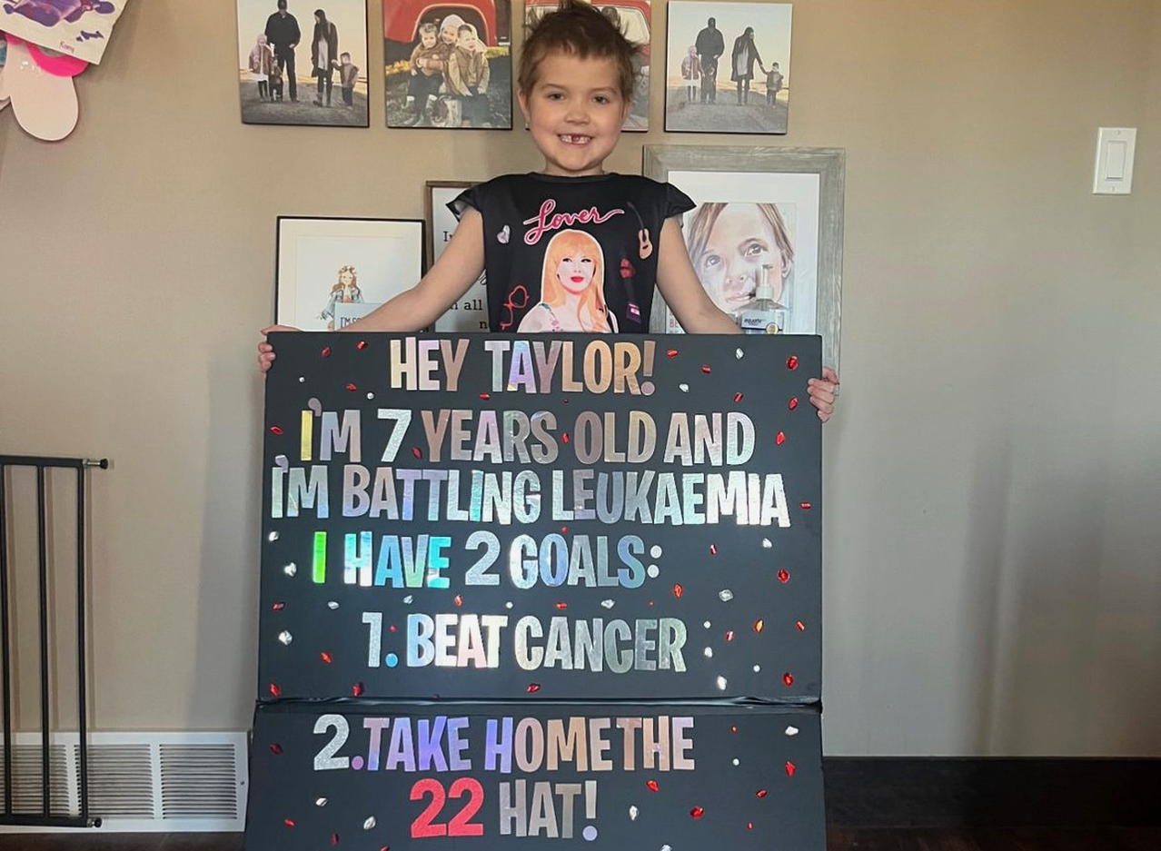 Local mother/daughter Swifties go viral with sign for megastar ...