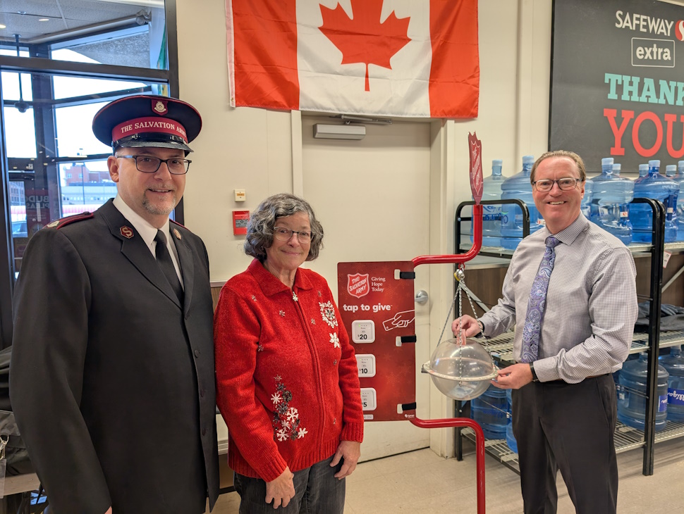 Salvation Army seeks 990 volunteer shifts for Christmas kettle campaign ...