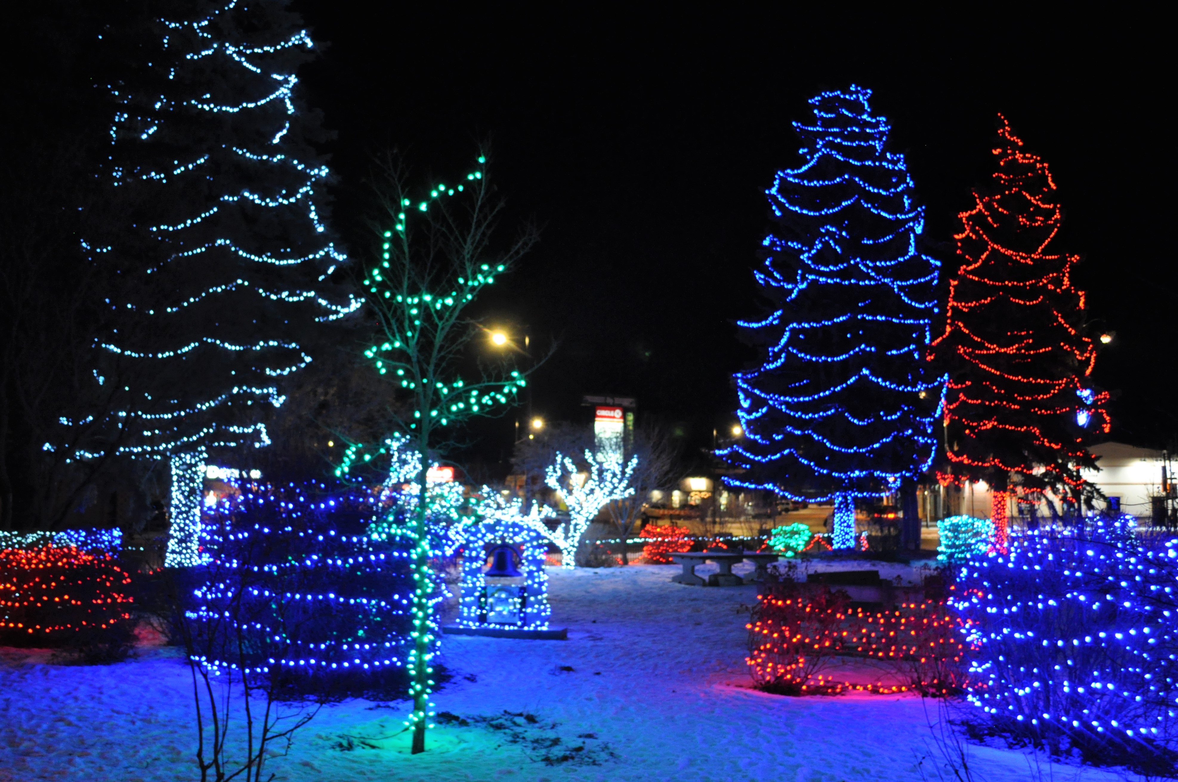 Bundle up! Lacombe's Santa Claus Parade hits the streets tonight ...