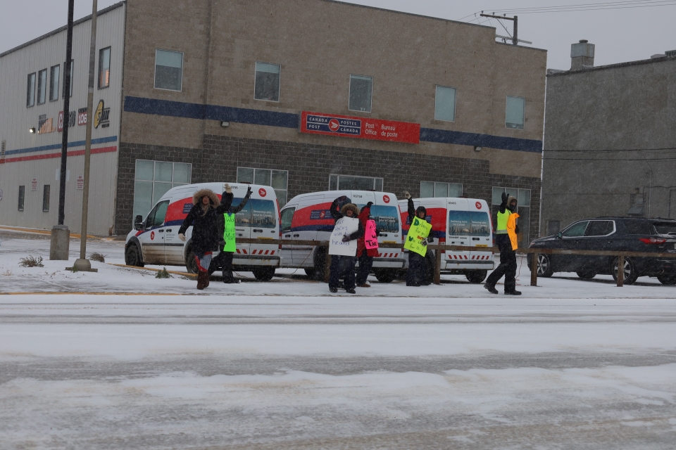 Canada Post strike hits three-week mark as union says it's ready to ...