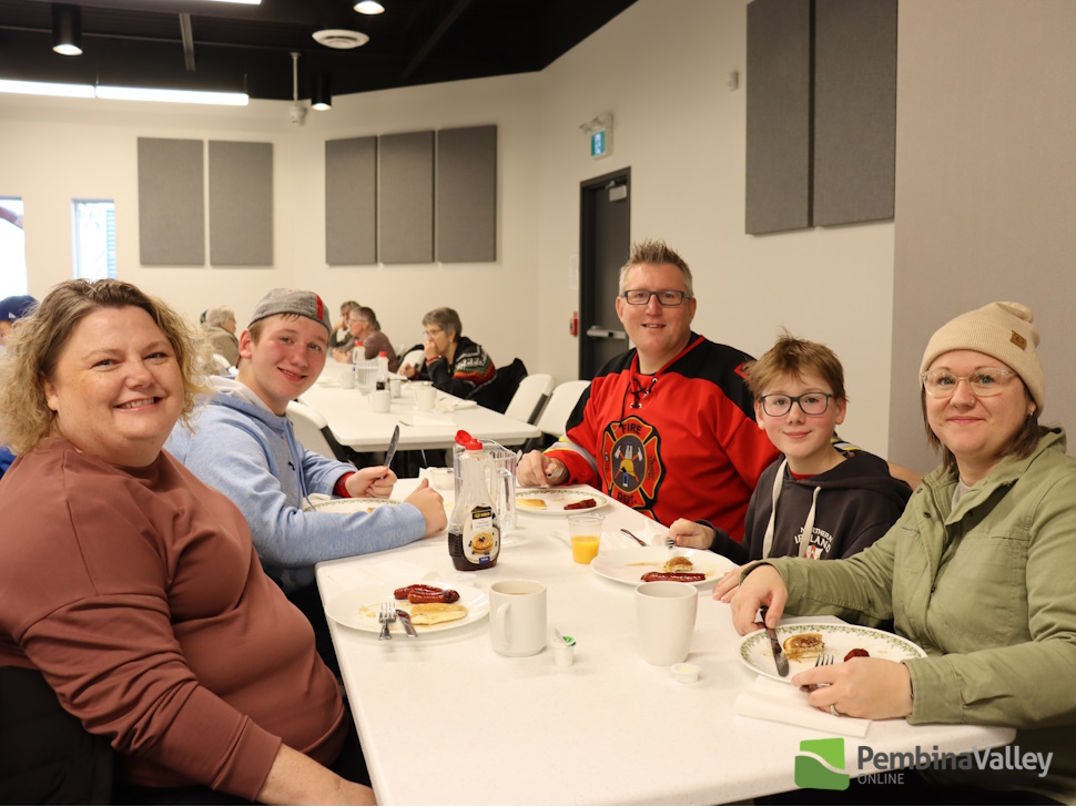 Holly Jolly Breakfast kicks off Winkler Christmas Cheerboard's 2024 ...