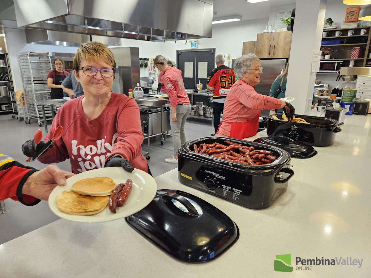 Holly Jolly Breakfast kicks off Winkler Christmas Cheerboard's 2024 ...