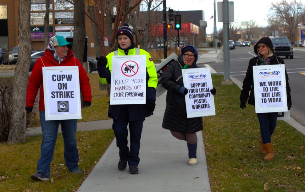 Postal workers picketing resumes today - CochraneNow: Cochrane, Alberta ...