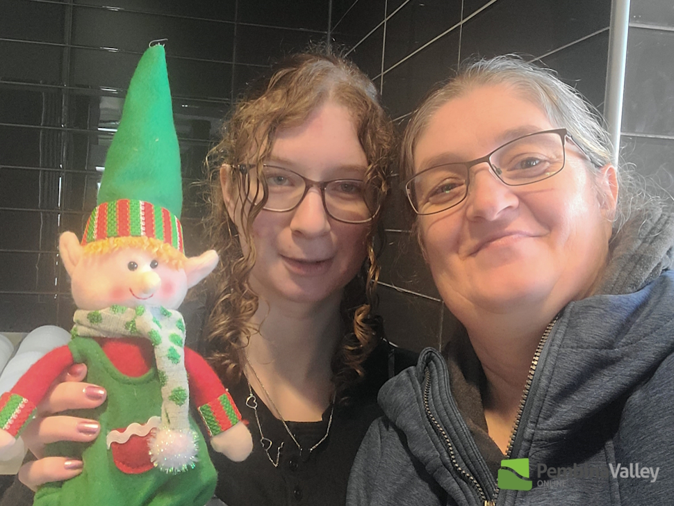 Elfie Selfie Selfie Elfie Onsie – Kimberlyz Kustomz