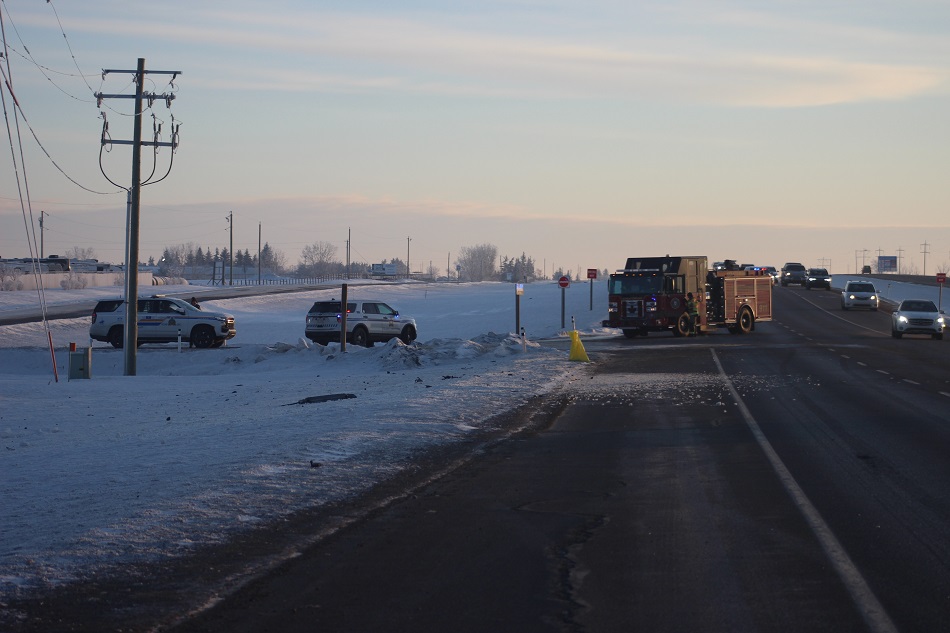 Highway 1 lane closed after serious car crash near Strathmore ...