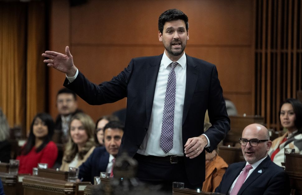 Liberal Housing Minister Sean Fraser says he won't seek re-election ...