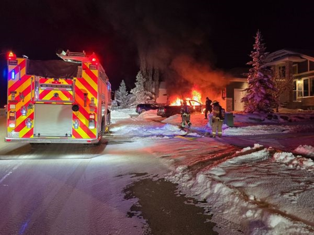 Off-duty Diamond Valley firefighter saves lives in the middle of the ...