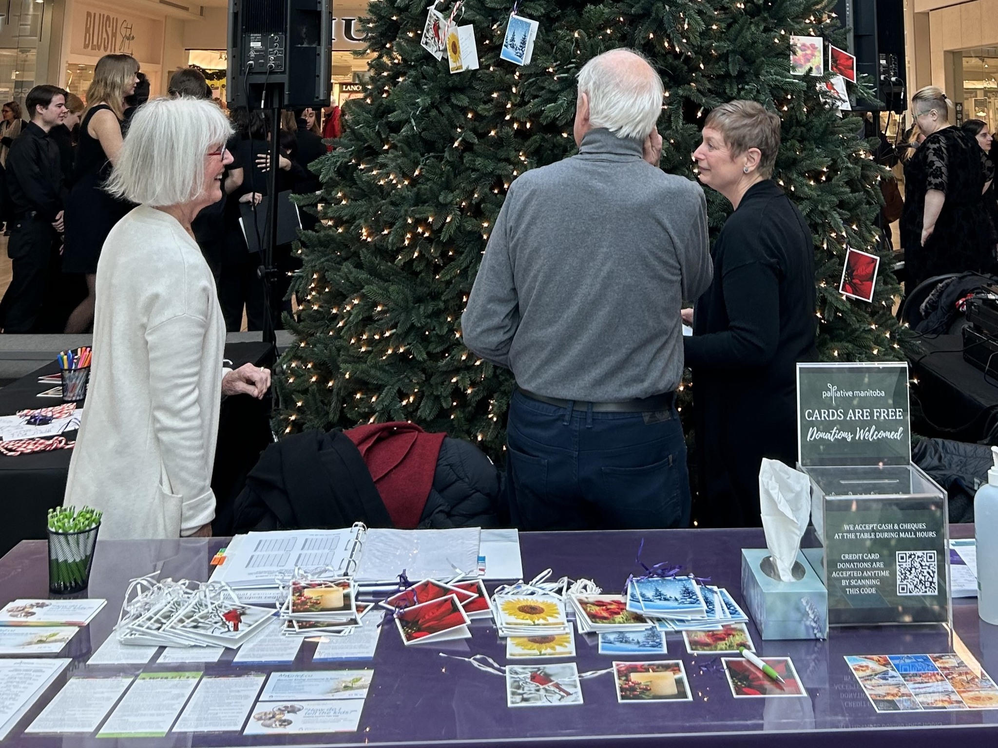 Memory Tree returns to Winnipeg mall to give Manitobans a safe place to ...