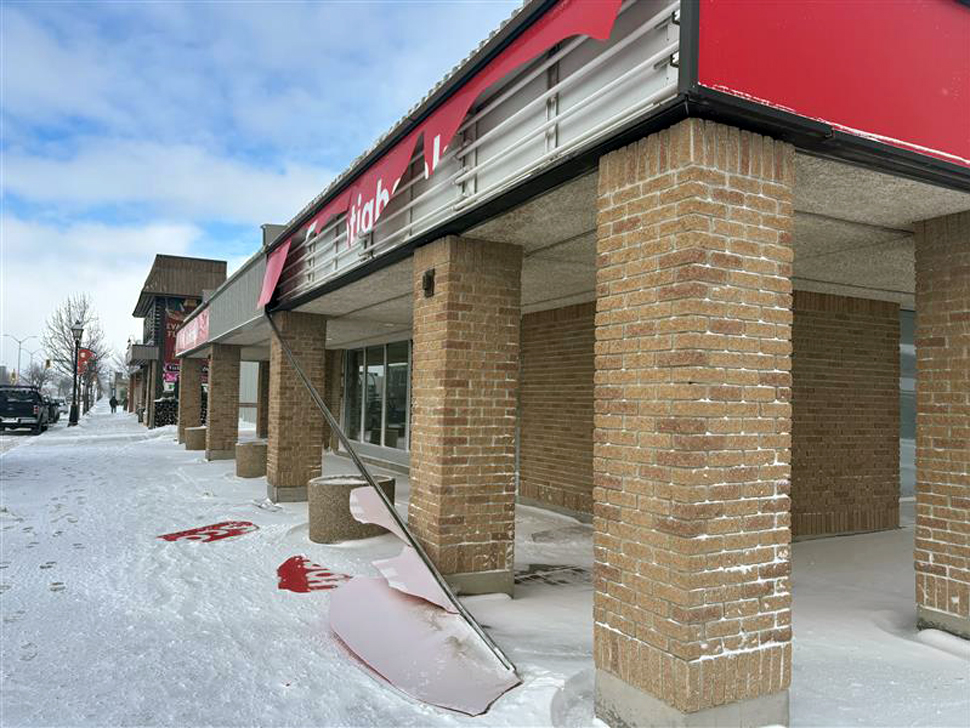 Wind speeds reach 100 km/h as ground blizzard creates dangerous driving ...