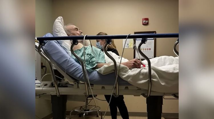 Duck Dynasty's Uncle Si went to ER after hunting incident - CHVNRadio ...