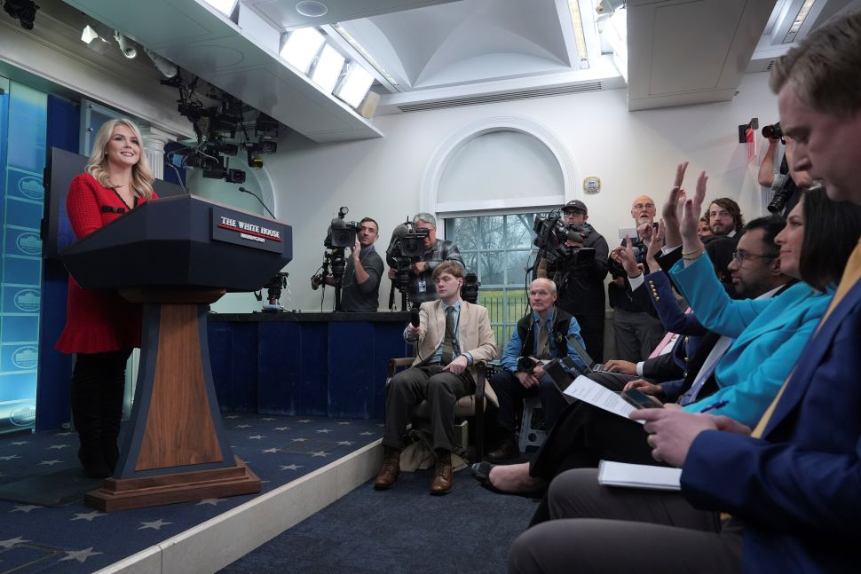 White House says Trump's 25 per cent tariffs coming Saturday ...