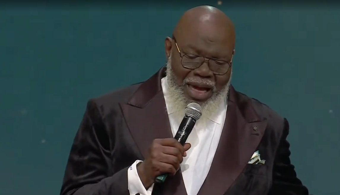 Bishop T.D. Jakes returns to the pulpit after medical incident ...