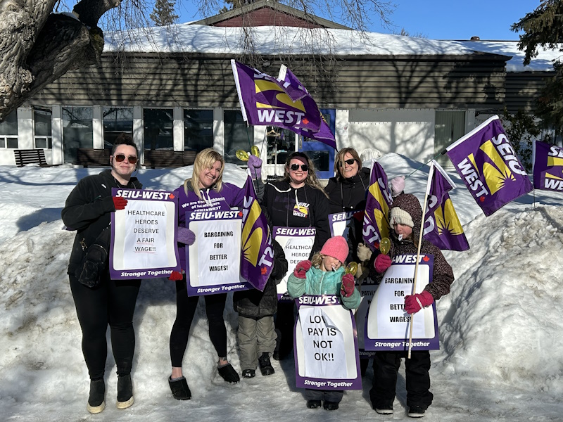 Information picketers for SEIU-West take to the streets in Nokomis ...