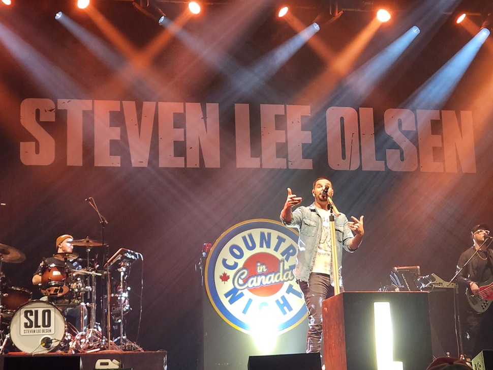 Thrills, chills, and superb skills at Steven Lee Olsen concert ...