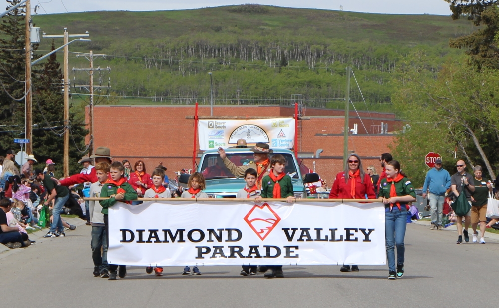 The time to register for the Diamond Valley Parade and Festival is ...