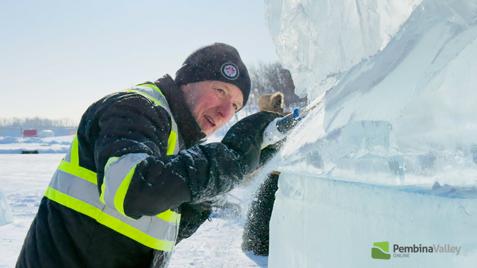 Brrr-illiant ice sculptures thrill at Lake Minnewasta despite the cold ...
