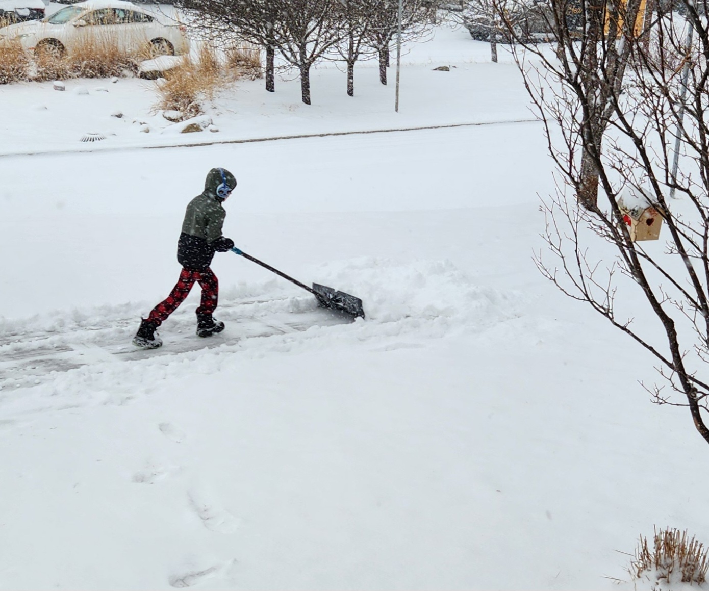 Cochrane digs out of spring snowstorm - CochraneNow: Cochrane, Alberta ...