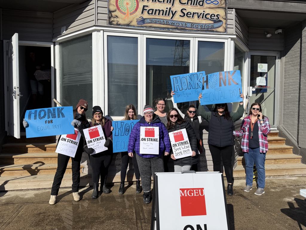 MICHIF CFS workers on strike Tuesday in Portage as bargaining deadline ...