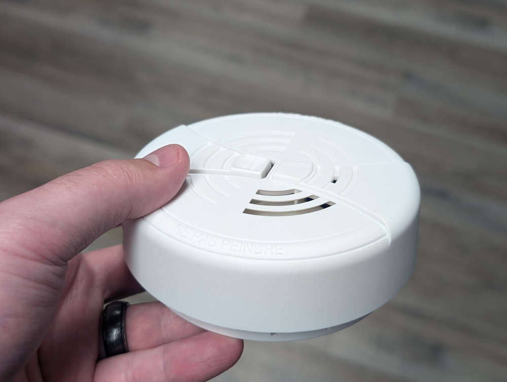 Make sure to check your smoke detector as clocks spring ahead this ...