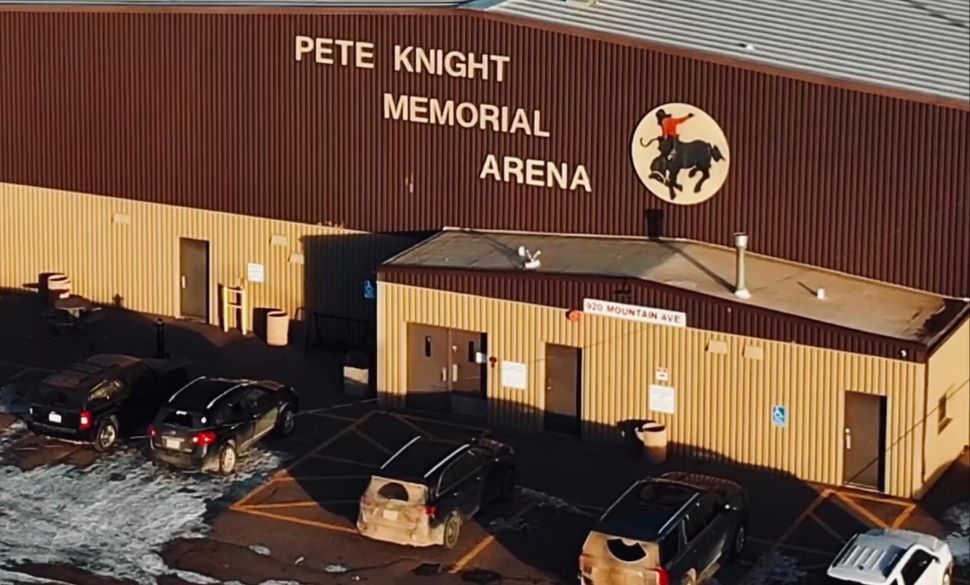 Crossfield scores! Hockeyville final vote begins Apr. 4 - CochraneNow ...