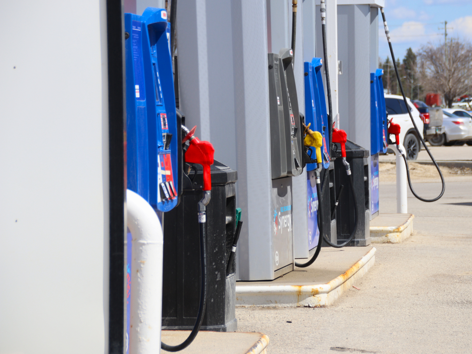 Gas prices drop below cost as stations fight to compete - May ...