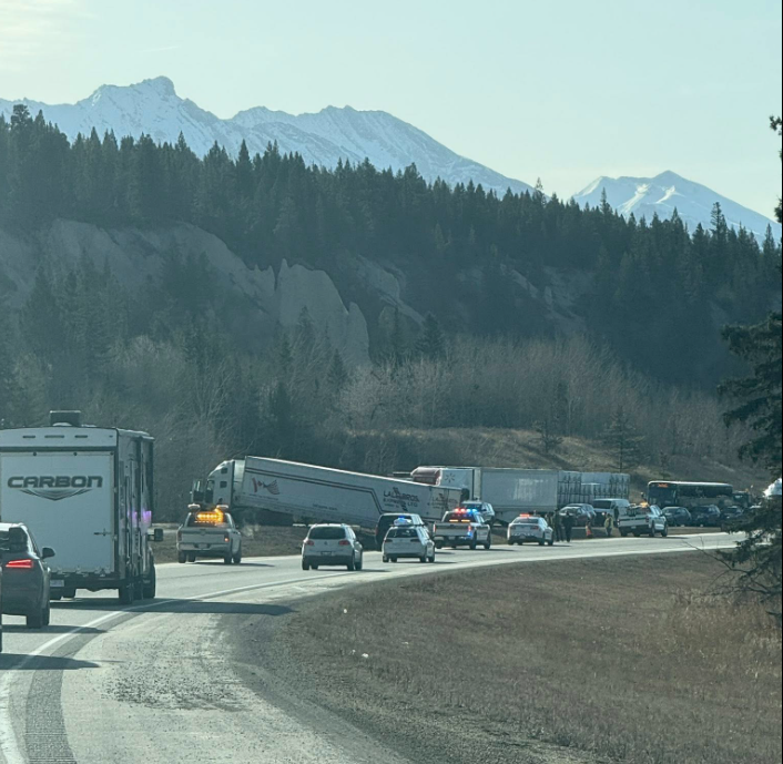 Crash closes Hwy 1 west of Cochrane near Banff - CochraneNow: Cochrane ...