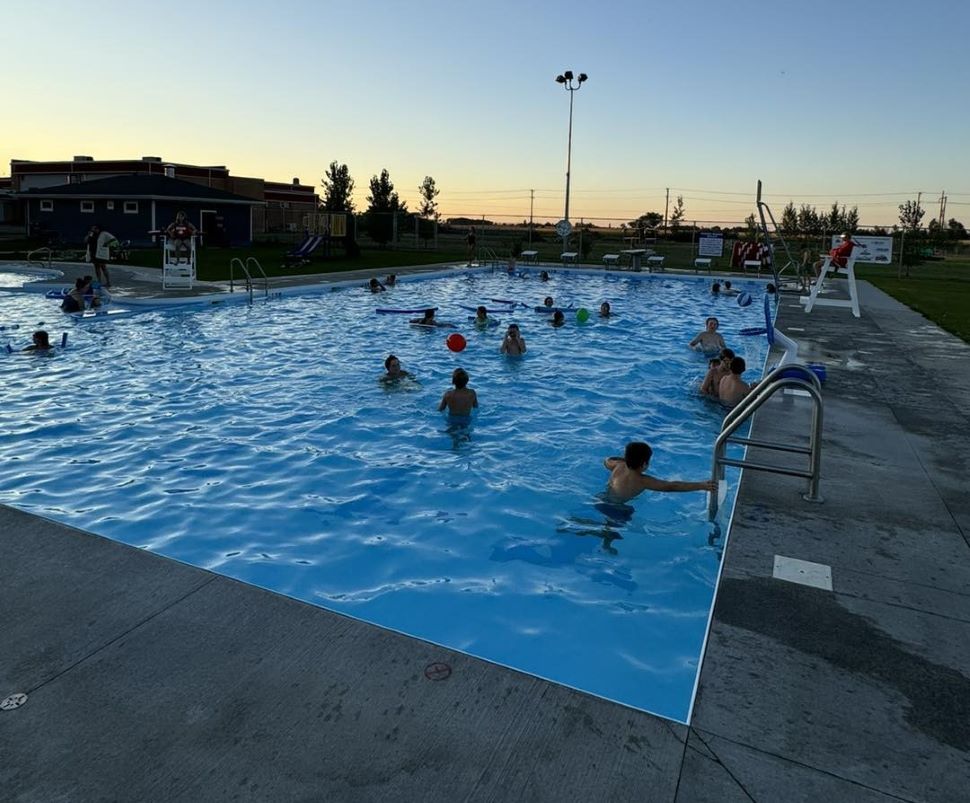 Community support makes waves for Oxbow Swimming Pool's upcoming Season ...