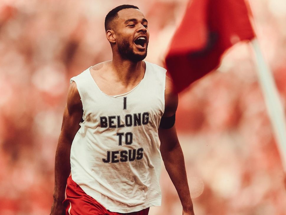 Soccer player gives glory to God after goal, cited for breaking FIFA ...