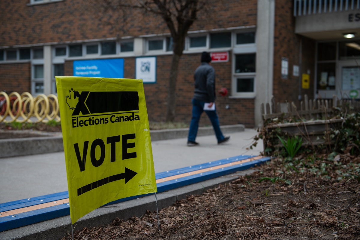 Poilievre promises to end ban on single-use plastic straws, Liberals to ...