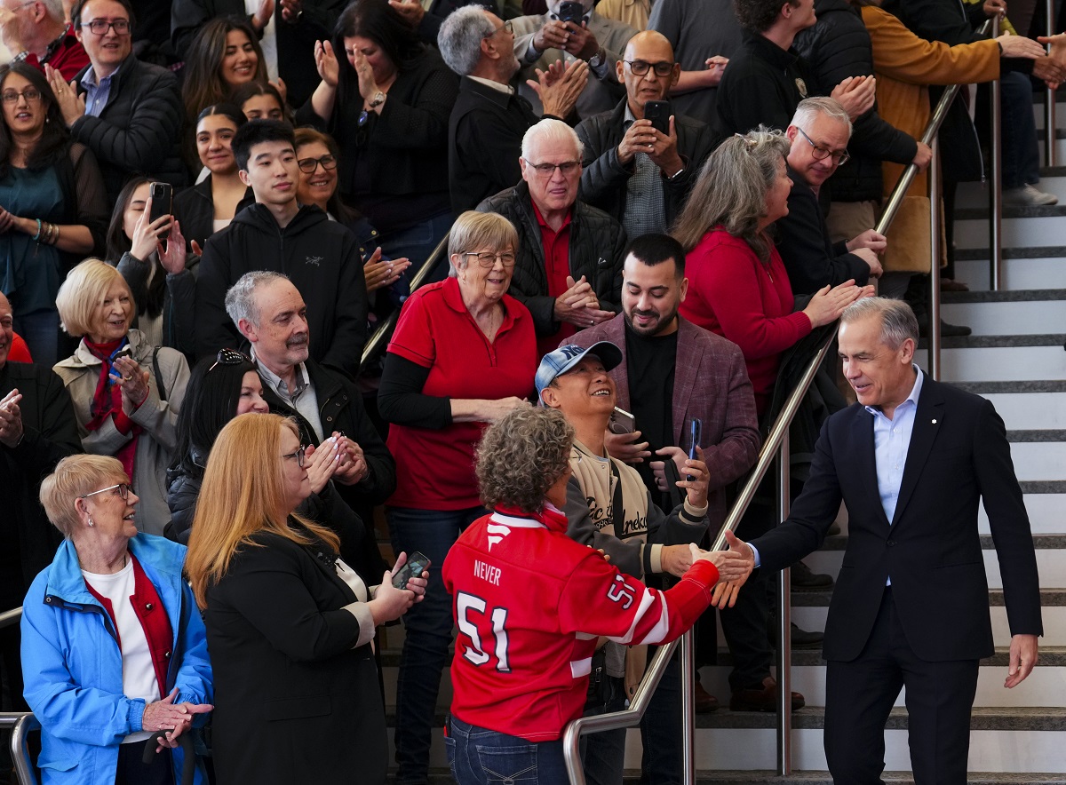 Chrétien predicts a Liberal majority win on Monday as leaders blitz key ...