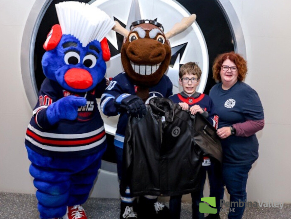 Miami Fire Chief Larry Mansell honoured as Winnipeg Jets Community Hero ...