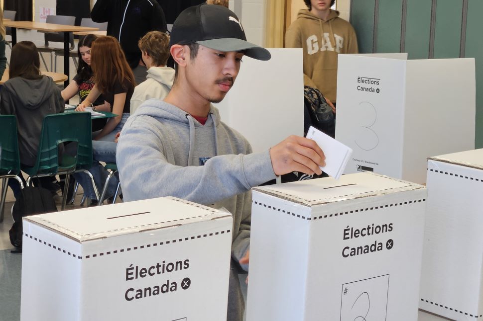 Students elect Conservative minority government in nationwide vote ...