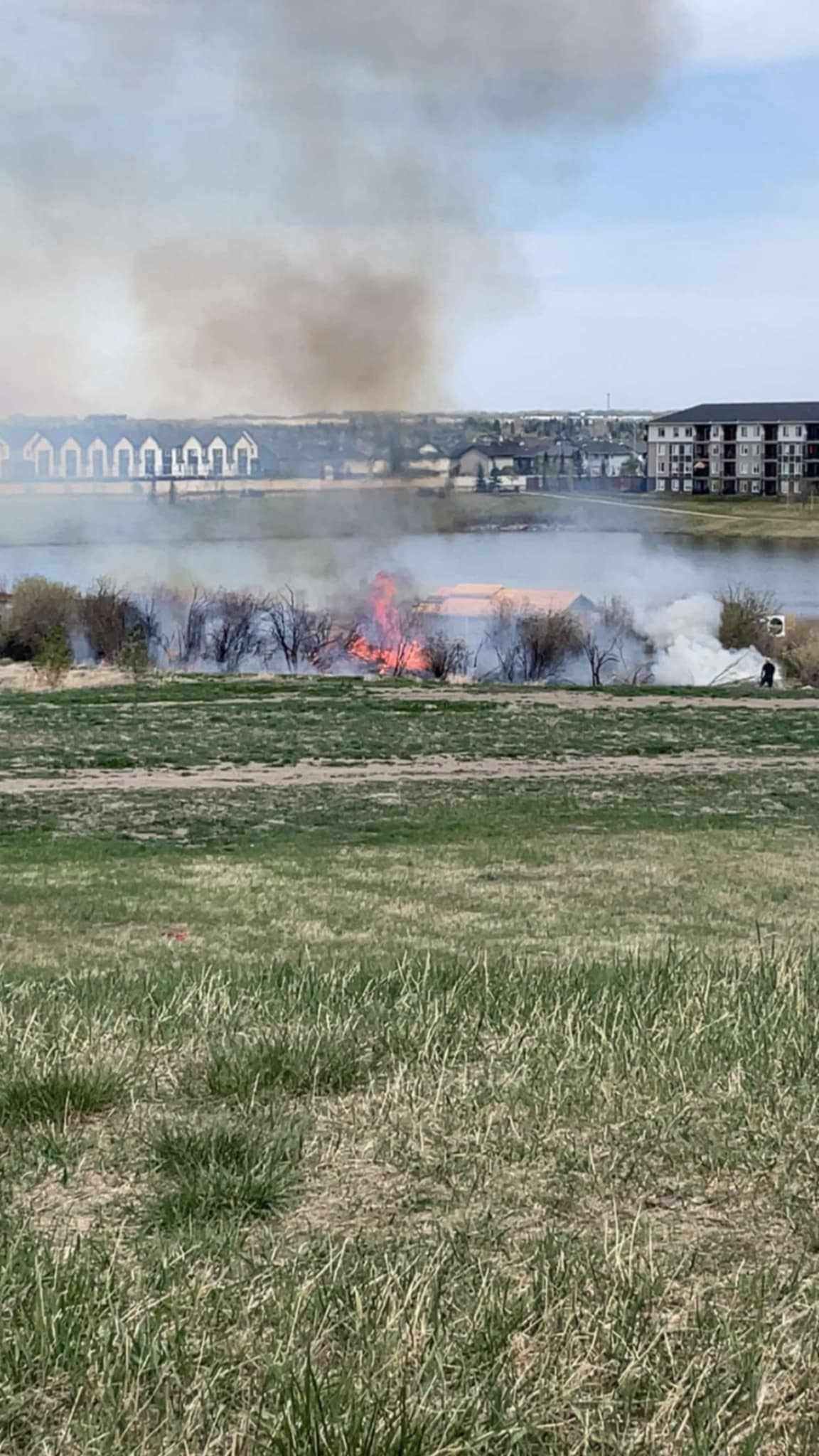 Update: Bush fire promts 911 call in Airdrie - DiscoverAirdrie.com ...