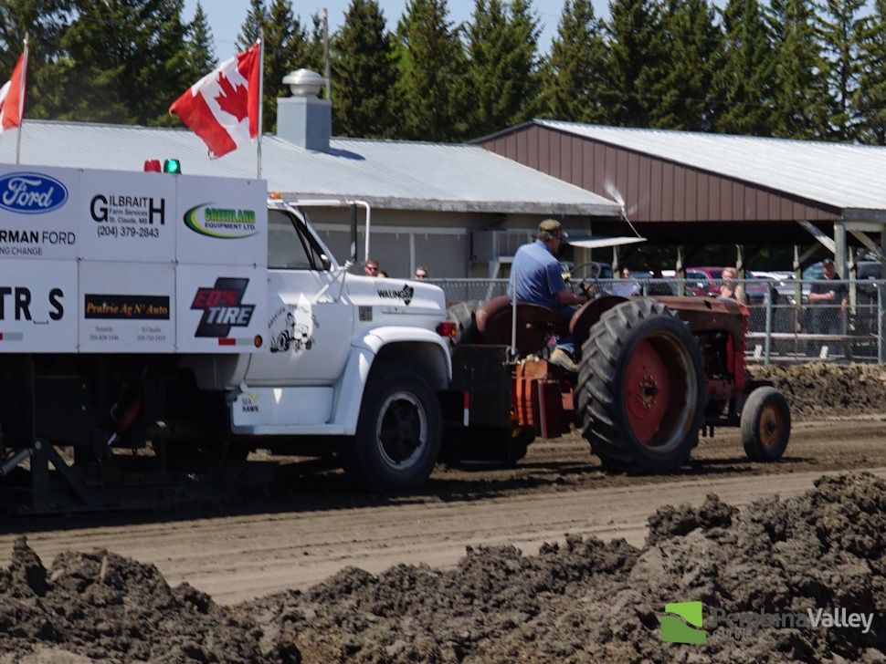 'Big trucks, lots of mud, loud noises!' at the Miami Tractor Pull and ...