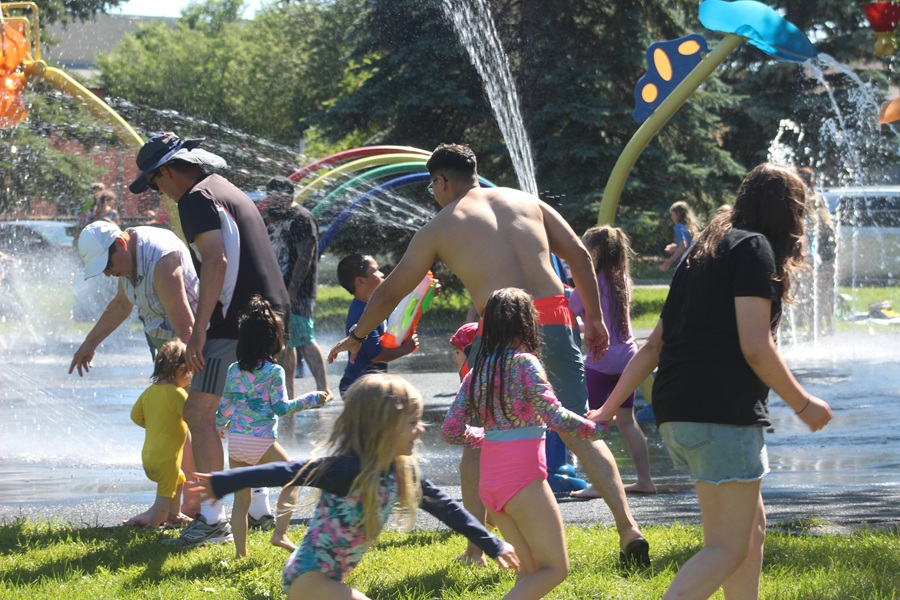 Strathmore Splash Park opens early - StrathmoreNow.com - Local news ...