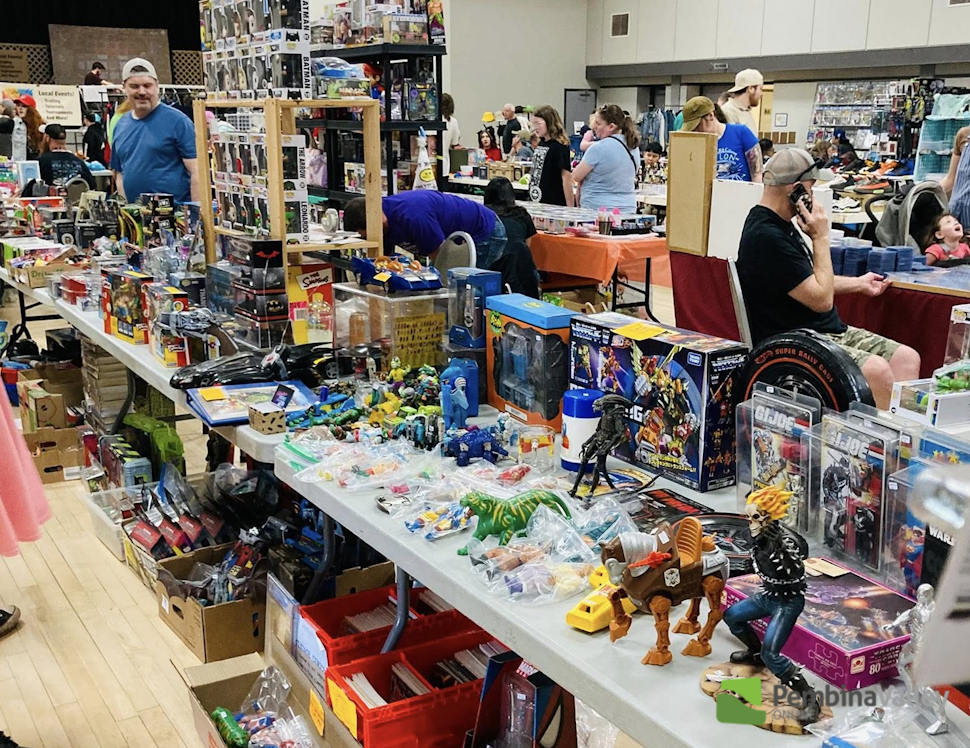 Pop culture fans flock to Morden for free weekend of gaming ...