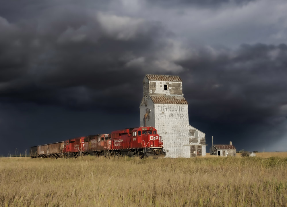 Lauder photographer captures winning photo of stormy September evening ...