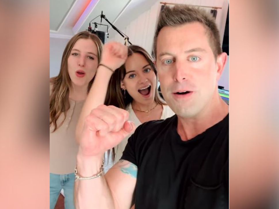 After going viral, Jeremy Camp brings daughters to studio to record ...
