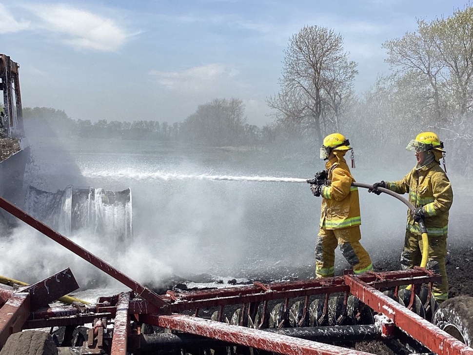 Austin firefighters act fast in back-to-back fire calls ...
