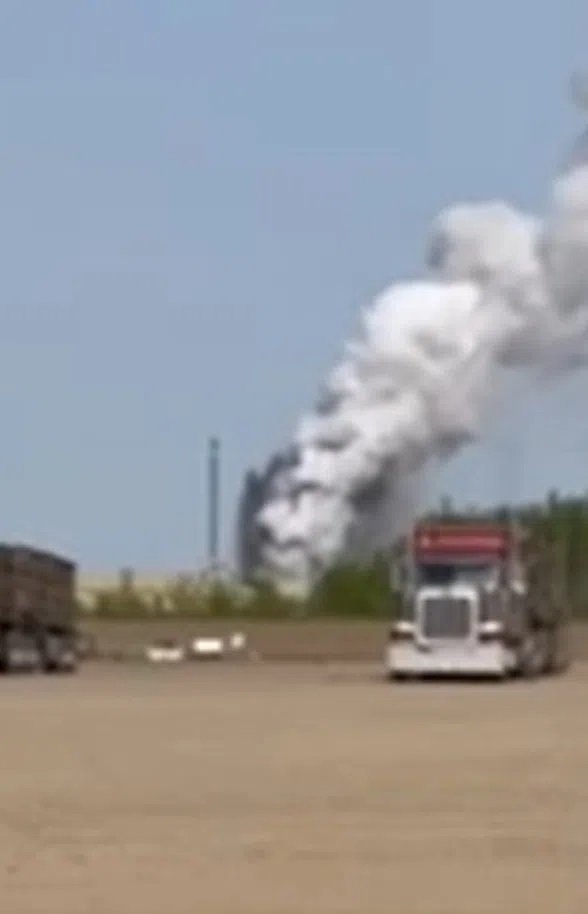 Visible plumes coming from Cenovus thermal facility at Rush Lake ...