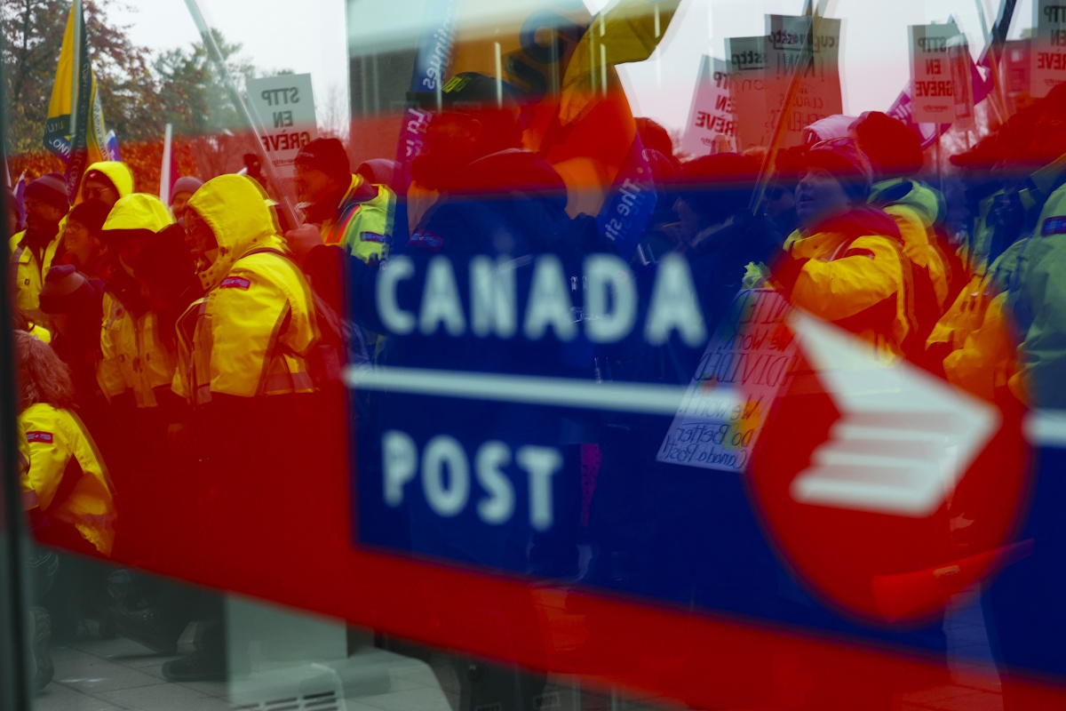 Here's what to know if Canada Post workers go on strike again ...