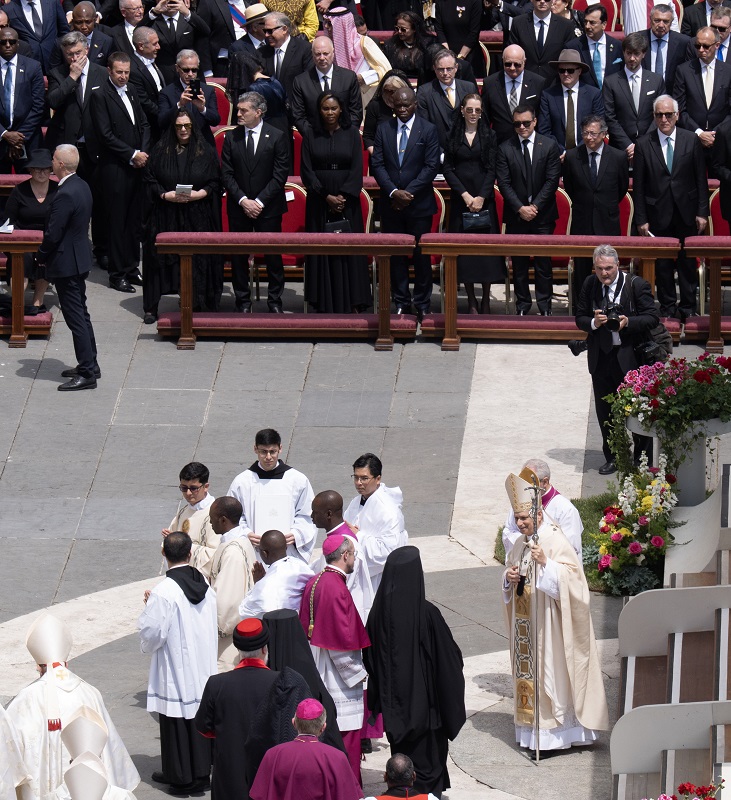 Carney meets Pope Leo XIV following inaugural mass at the Vatican ...
